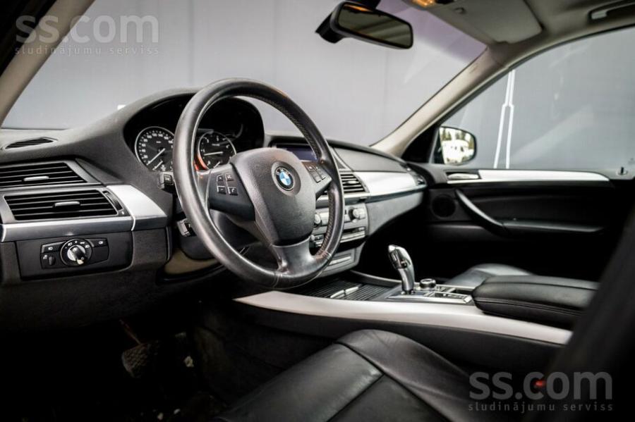 Black BMW X5 2011 in Riga, with an engine capacity of 3.00 L and mileage of 330 thousand km for 11990 €, photo 9 on AUTOMOTO.COM.LV