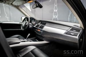 Black BMW X5 2011 in Riga, with an engine capacity of 3.00 L and mileage of 330 thousand km for 11990 €, photo 10 on AUTOMOTO.COM.LV