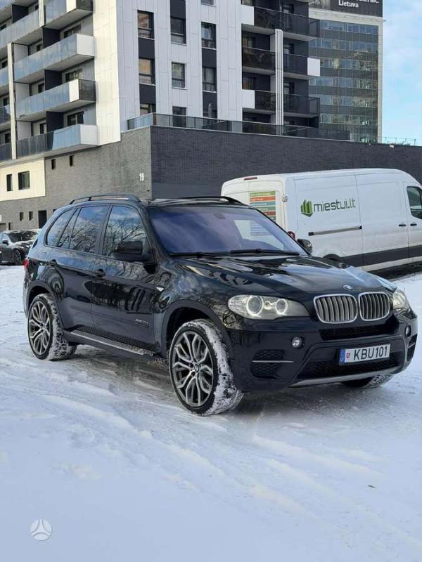 Black BMW X5 2011 in Vilnius, with an engine capacity of 2.99 L and mileage of 312 thousand km for 10998 €, photo 3 on AUTOMOTO.COM.LV