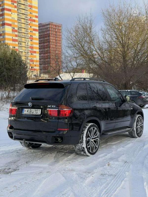 Black BMW X5 2011 in Vilnius, with an engine capacity of 2.99 L and mileage of 312 thousand km for 10998 €, photo 5 on AUTOMOTO.COM.LV