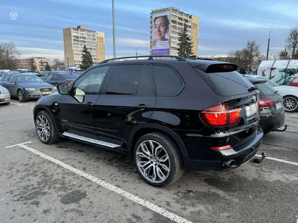 Black BMW X5 2011 in Vilnius, with an engine capacity of 2.99 L and mileage of 312 thousand km for 10998 €, photo 6 on AUTOMOTO.COM.LV