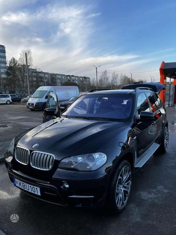 Black BMW X5 2011 in Vilnius, with an engine capacity of 2.99 L and mileage of 312 thousand km for 10998 €, photo 7 on AUTOMOTO.COM.LV