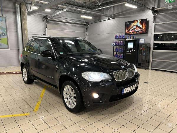 Black BMW X5 2011 in Vilnius, with an engine capacity of 2.99 L and mileage of 280 thousand km for 8700 €, photo 1 on AUTOMOTO.COM.LV