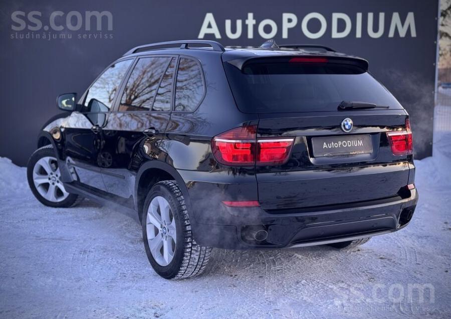 Black BMW X5 2011 in Riga, with an engine capacity of 3.00 L and mileage of 225 thousand km for 10990 €, photo 3 on AUTOMOTO.COM.LV