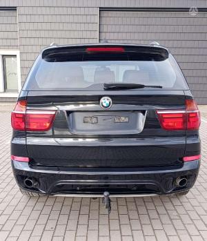 Black BMW X5 2011 in Kaunas, with an engine capacity of 3.00 L and mileage of 260 thousand km for 8800 €, photo 5 on AUTOMOTO.COM.LV