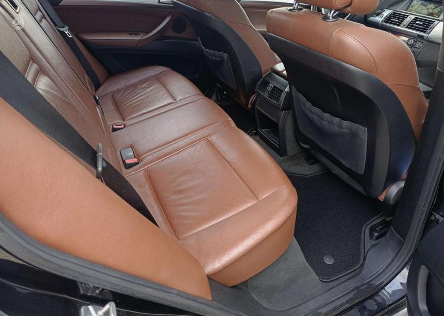 Black BMW X5 2011 in Kaunas, with an engine capacity of 3.00 L and mileage of 260 thousand km for 8800 €, photo 12 on AUTOMOTO.COM.LV