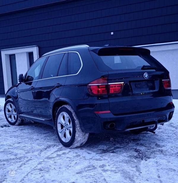 Melns BMW X5 2011 Kauņa, ar dzinēja tilpumu 3.00 L un nobraukumu 261 tūkst. km par 8700 €, foto 4 vietnē AUTOMOTO.COM.LV