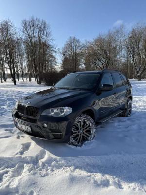 Black BMW X5 2011 in Kaunas, with an engine capacity of 2.99 L and mileage of 266 thousand km for 9500 €, photo  on AUTOMOTO.COM.LV
