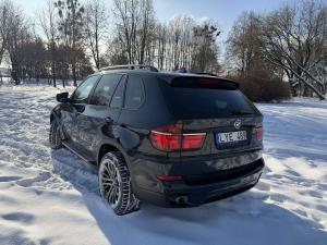 Black BMW X5 2011 in Kaunas, with an engine capacity of 2.99 L and mileage of 266 thousand km for 9500 €, photo 6 on AUTOMOTO.COM.LV