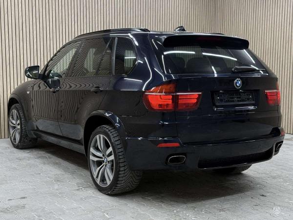 Black BMW X5 2011 in Marijampole, with an engine capacity of 2.99 L and mileage of 258 thousand km for 12800 €, photo 6 on AUTOMOTO.COM.LV