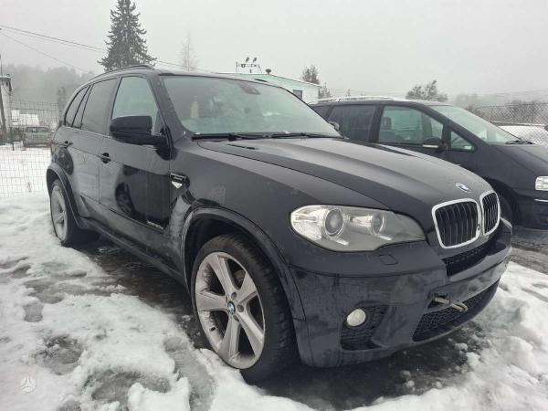 Black BMW X5 2011 in Prienai, with an engine capacity of 3.00 L and mileage of 308 thousand km for 7100 €, photo 1 on AUTOMOTO.COM.LV