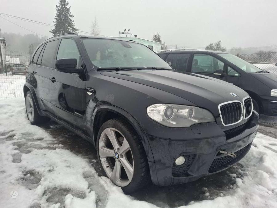 Black BMW X5 2011 in Prienai, with an engine capacity of 3.00 L and mileage of 308 thousand km for 7100 €, photo 1 on AUTOMOTO.COM.LV