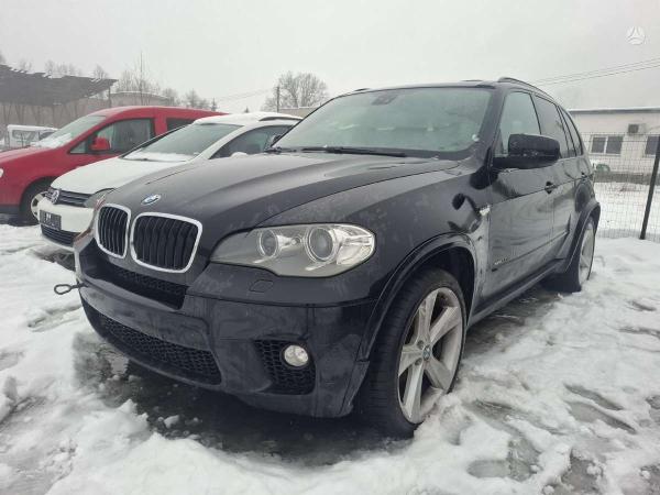 Black BMW X5 2011 in Prienai, with an engine capacity of 3.00 L and mileage of 308 thousand km for 7100 €, photo 2 on AUTOMOTO.COM.LV