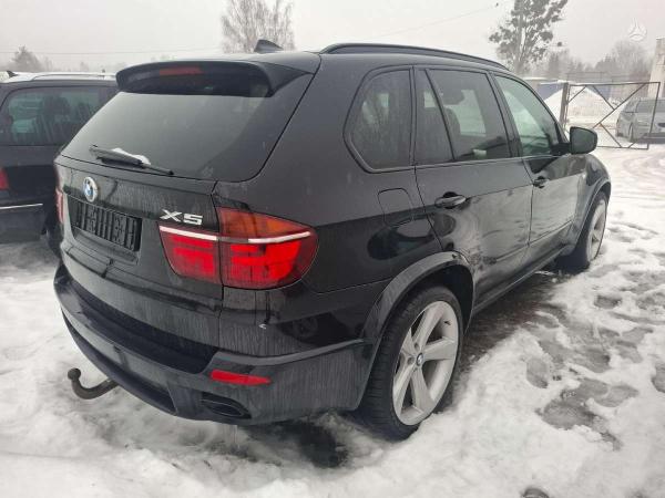 Black BMW X5 2011 in Prienai, with an engine capacity of 3.00 L and mileage of 308 thousand km for 7100 €, photo 3 on AUTOMOTO.COM.LV