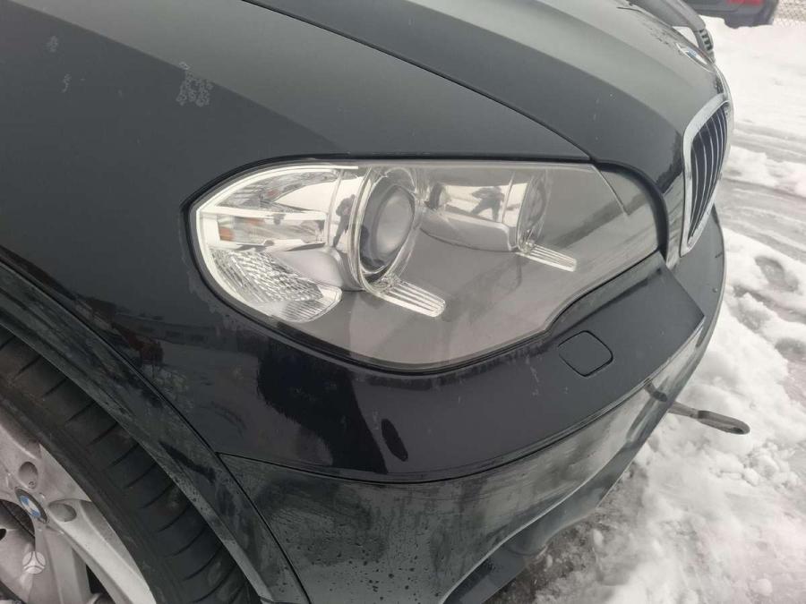 Black BMW X5 2011 in Prienai, with an engine capacity of 3.00 L and mileage of 308 thousand km for 7100 €, photo 7 on AUTOMOTO.COM.LV