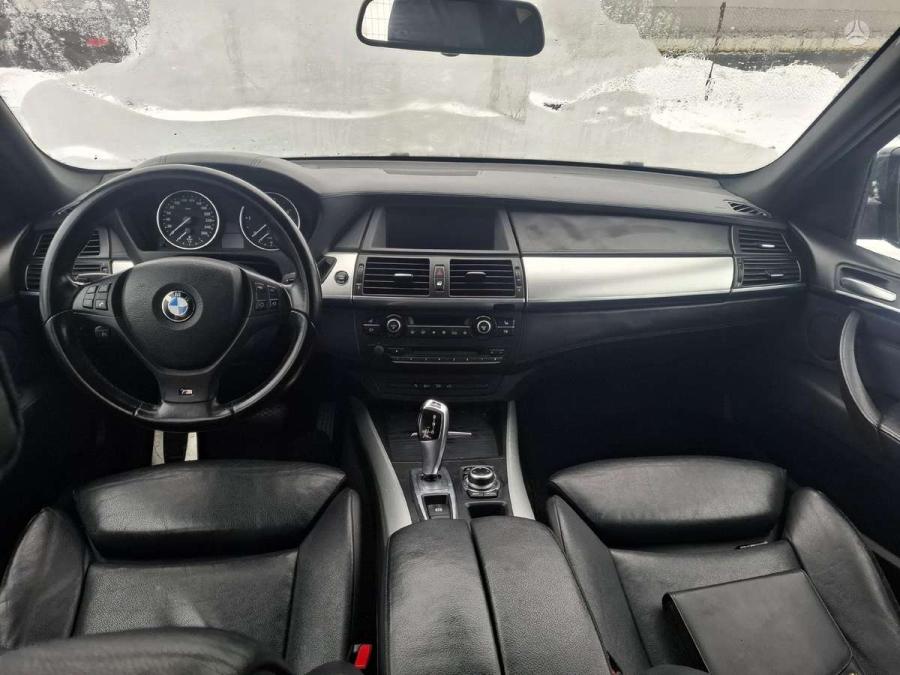 Black BMW X5 2011 in Prienai, with an engine capacity of 3.00 L and mileage of 308 thousand km for 7100 €, photo 11 on AUTOMOTO.COM.LV