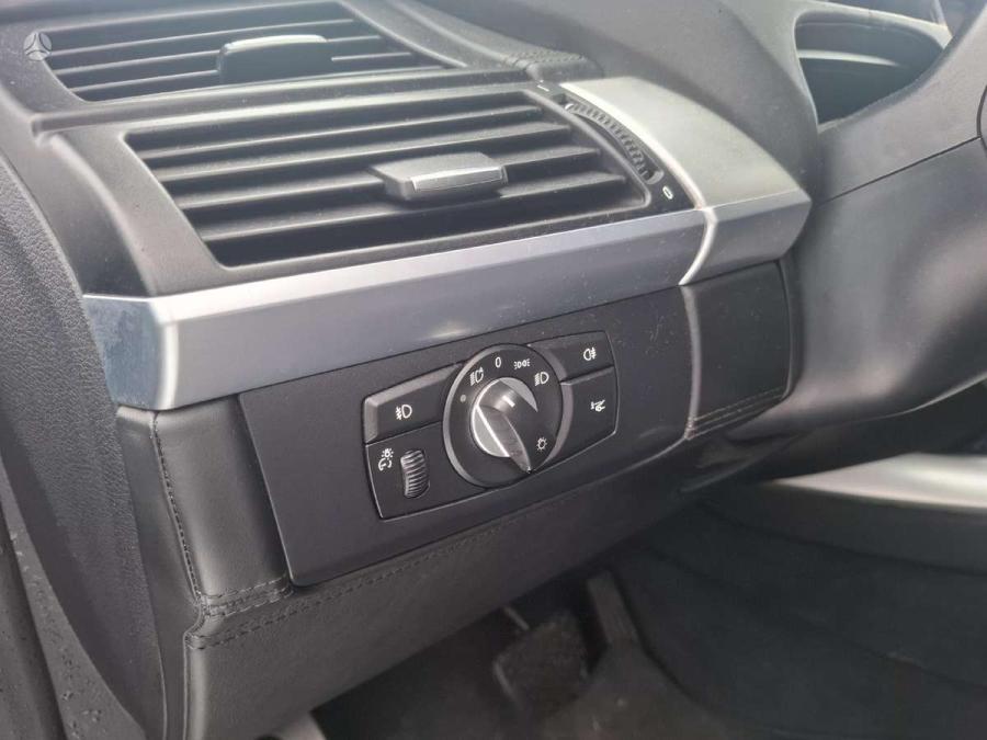 Black BMW X5 2011 in Prienai, with an engine capacity of 3.00 L and mileage of 308 thousand km for 7100 €, photo 16 on AUTOMOTO.COM.LV
