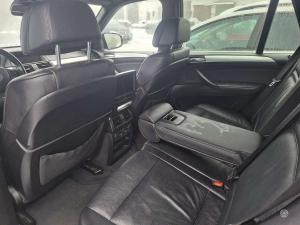 Black BMW X5 2011 in Prienai, with an engine capacity of 3.00 L and mileage of 308 thousand km for 7100 €, photo 17 on AUTOMOTO.COM.LV