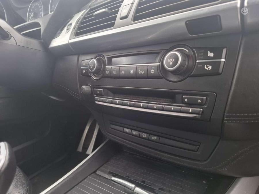 Black BMW X5 2011 in Prienai, with an engine capacity of 3.00 L and mileage of 308 thousand km for 7100 €, photo 21 on AUTOMOTO.COM.LV
