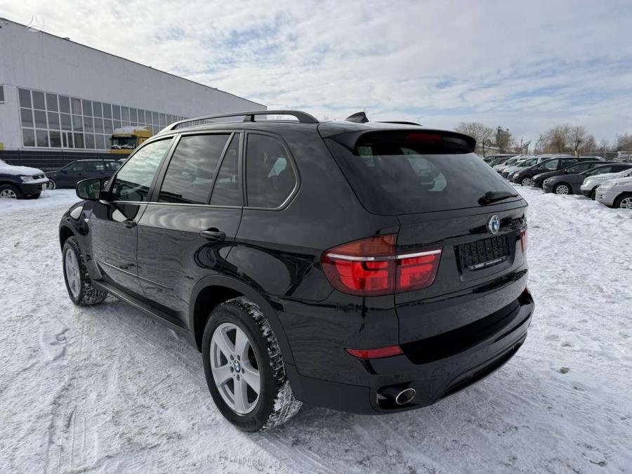 Black BMW X5 2011 in Marijampole, with an engine capacity of 2.99 L and mileage of 268 thousand km for 10800 €, photo 3 on AUTOMOTO.COM.LV