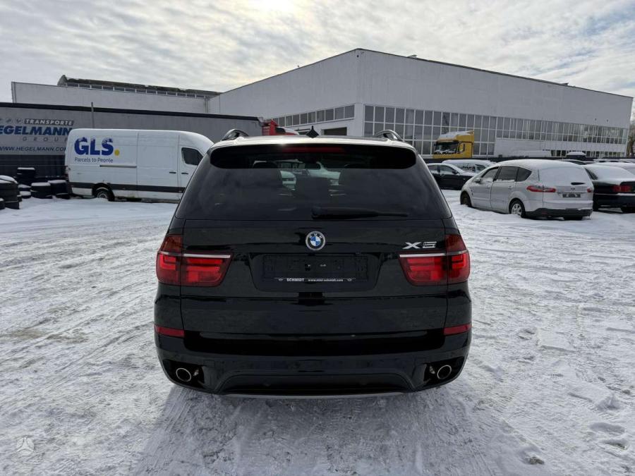 Black BMW X5 2011 in Marijampole, with an engine capacity of 2.99 L and mileage of 268 thousand km for 10800 €, photo 5 on AUTOMOTO.COM.LV