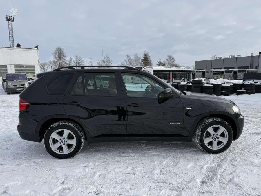 Black BMW X5 2011 in Marijampole, with an engine capacity of 2.99 L and mileage of 268 thousand km for 10800 €, photo 7 on AUTOMOTO.COM.LV