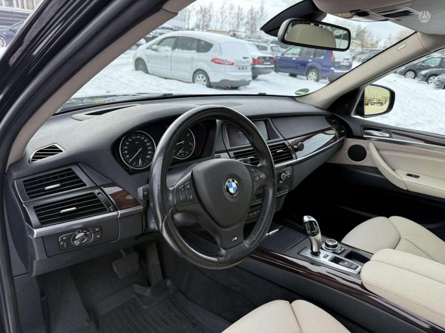 Black BMW X5 2011 in Marijampole, with an engine capacity of 2.99 L and mileage of 268 thousand km for 10800 €, photo 10 on AUTOMOTO.COM.LV