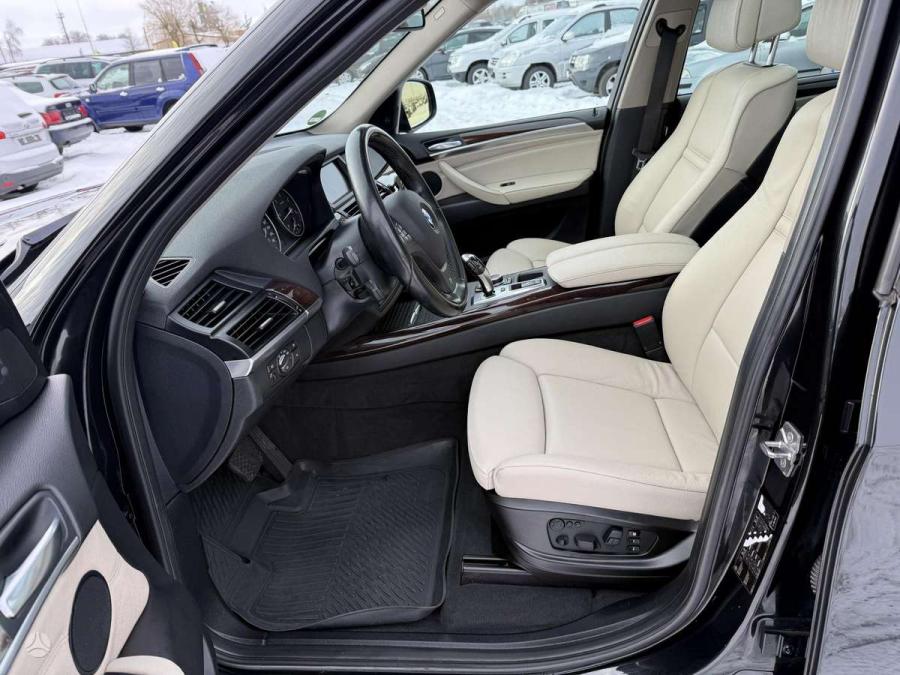 Black BMW X5 2011 in Marijampole, with an engine capacity of 2.99 L and mileage of 268 thousand km for 10800 €, photo 12 on AUTOMOTO.COM.LV