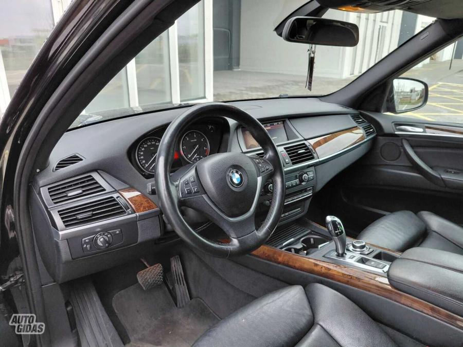 Black BMW X5 2011 in Vilnius, with an engine capacity of 3.00 L and mileage of 264 thousand km for 9500 €, photo 7 on AUTOMOTO.COM.LV