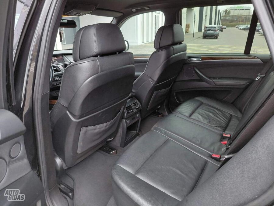 Black BMW X5 2011 in Vilnius, with an engine capacity of 3.00 L and mileage of 264 thousand km for 9500 €, photo 9 on AUTOMOTO.COM.LV