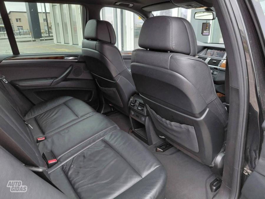 Black BMW X5 2011 in Vilnius, with an engine capacity of 3.00 L and mileage of 264 thousand km for 9500 €, photo 10 on AUTOMOTO.COM.LV
