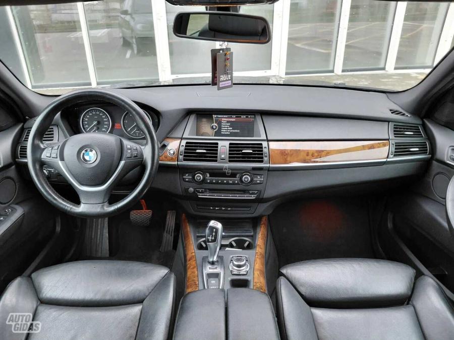 Black BMW X5 2011 in Vilnius, with an engine capacity of 3.00 L and mileage of 264 thousand km for 9500 €, photo 11 on AUTOMOTO.COM.LV