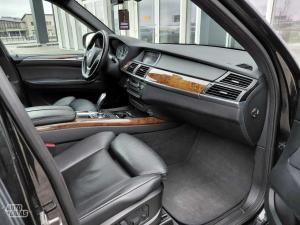 Black BMW X5 2011 in Vilnius, with an engine capacity of 3.00 L and mileage of 264 thousand km for 9500 €, photo 12 on AUTOMOTO.COM.LV