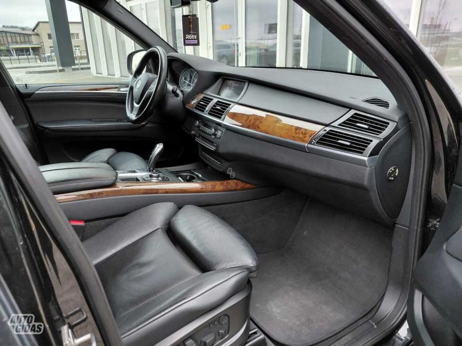 Black BMW X5 2011 in Vilnius, with an engine capacity of 3.00 L and mileage of 264 thousand km for 9500 €, photo 12 on AUTOMOTO.COM.LV