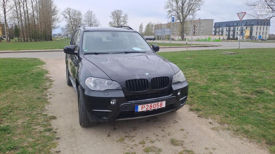 Black BMW X5 2011 in Vilnius, with an engine capacity of 3.00 L and mileage of 322 thousand km for 9300 €, photo 7 on AUTOMOTO.COM.LV