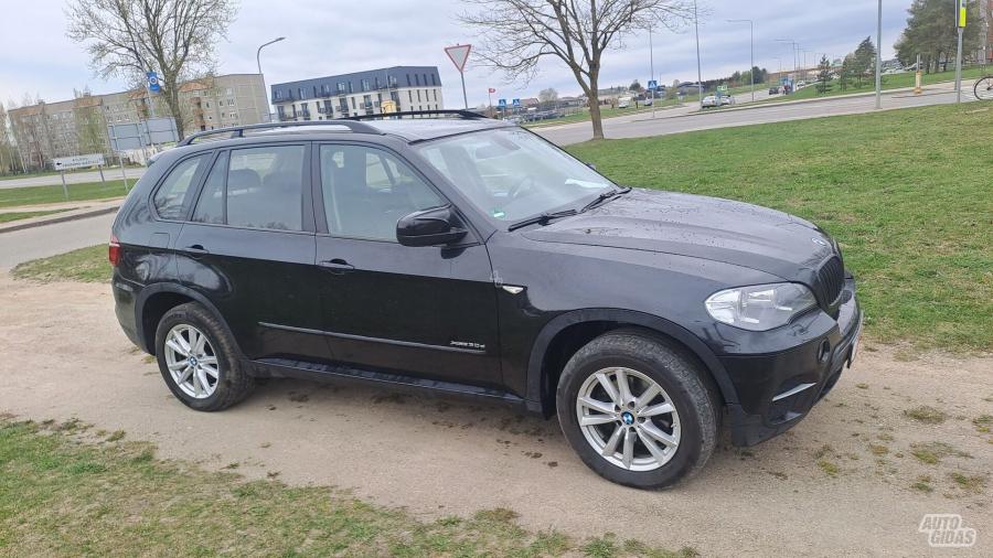 Black BMW X5 2011 in Vilnius, with an engine capacity of 3.00 L and mileage of 322 thousand km for 9300 €, photo 8 on AUTOMOTO.COM.LV