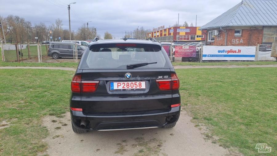 Black BMW X5 2011 in Vilnius, with an engine capacity of 3.00 L and mileage of 322 thousand km for 9300 €, photo 9 on AUTOMOTO.COM.LV