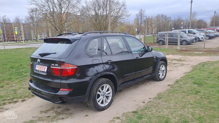 Black BMW X5 2011 in Vilnius, with an engine capacity of 3.00 L and mileage of 322 thousand km for 9300 €, photo 10 on AUTOMOTO.COM.LV