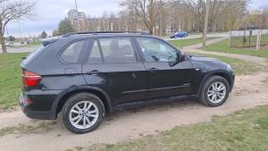 Black BMW X5 2011 in Vilnius, with an engine capacity of 3.00 L and mileage of 322 thousand km for 9300 €, photo 11 on AUTOMOTO.COM.LV