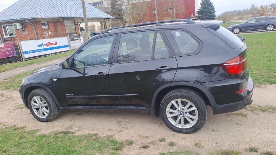 Black BMW X5 2011 in Vilnius, with an engine capacity of 3.00 L and mileage of 322 thousand km for 9300 €, photo 12 on AUTOMOTO.COM.LV