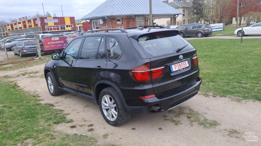 Black BMW X5 2011 in Vilnius, with an engine capacity of 3.00 L and mileage of 322 thousand km for 9300 €, photo 14 on AUTOMOTO.COM.LV