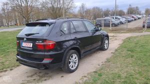 Black BMW X5 2011 in Vilnius, with an engine capacity of 3.00 L and mileage of 322 thousand km for 9300 €, photo 15 on AUTOMOTO.COM.LV