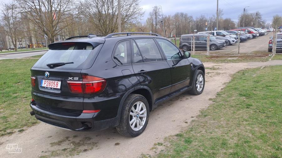 Black BMW X5 2011 in Vilnius, with an engine capacity of 3.00 L and mileage of 322 thousand km for 9300 €, photo 15 on AUTOMOTO.COM.LV