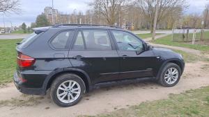 Black BMW X5 2011 in Vilnius, with an engine capacity of 3.00 L and mileage of 322 thousand km for 9300 €, photo 16 on AUTOMOTO.COM.LV