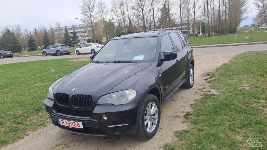 Black BMW X5 2011 in Vilnius, with an engine capacity of 3.00 L and mileage of 322 thousand km for 9300 €, photo 18 on AUTOMOTO.COM.LV