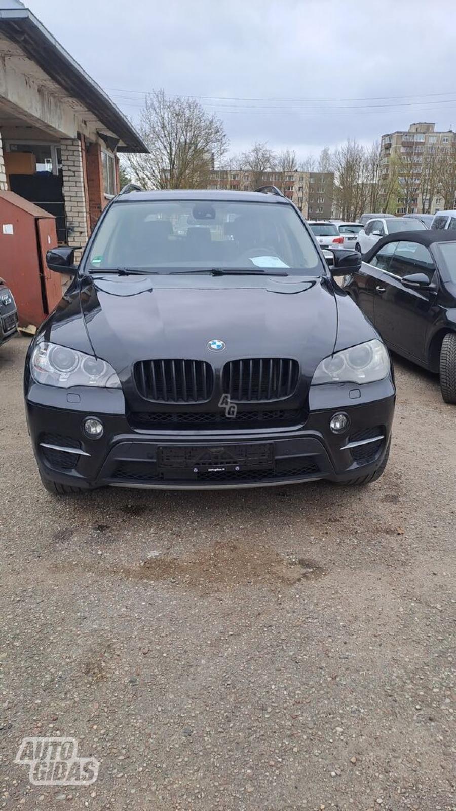 Black BMW X5 2011 in Vilnius, with an engine capacity of 3.00 L and mileage of 322 thousand km for 9300 €, photo 32 on AUTOMOTO.COM.LV