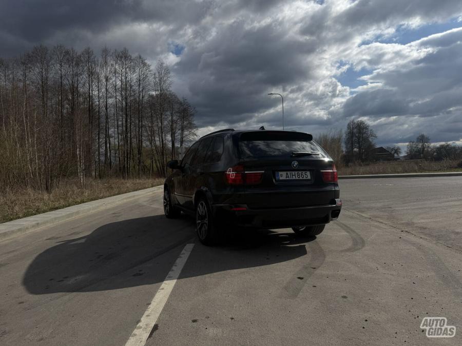 Melns BMW X5 2011 Alīta, ar dzinēja tilpumu 3.00 L un nobraukumu 339 tūkst. km par 10500 €, foto 8 vietnē AUTOMOTO.COM.LV