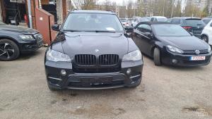 Black BMW X5 2011 in Vilnius, with an engine capacity of 3.00 L and mileage of 322 thousand km for 8500 €, photo 5 on AUTOMOTO.COM.LV