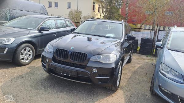Black BMW X5 2011 in Vilnius, with an engine capacity of 3.00 L and mileage of 322 thousand km for 8500 €, photo 5 on AUTOMOTO.COM.LV