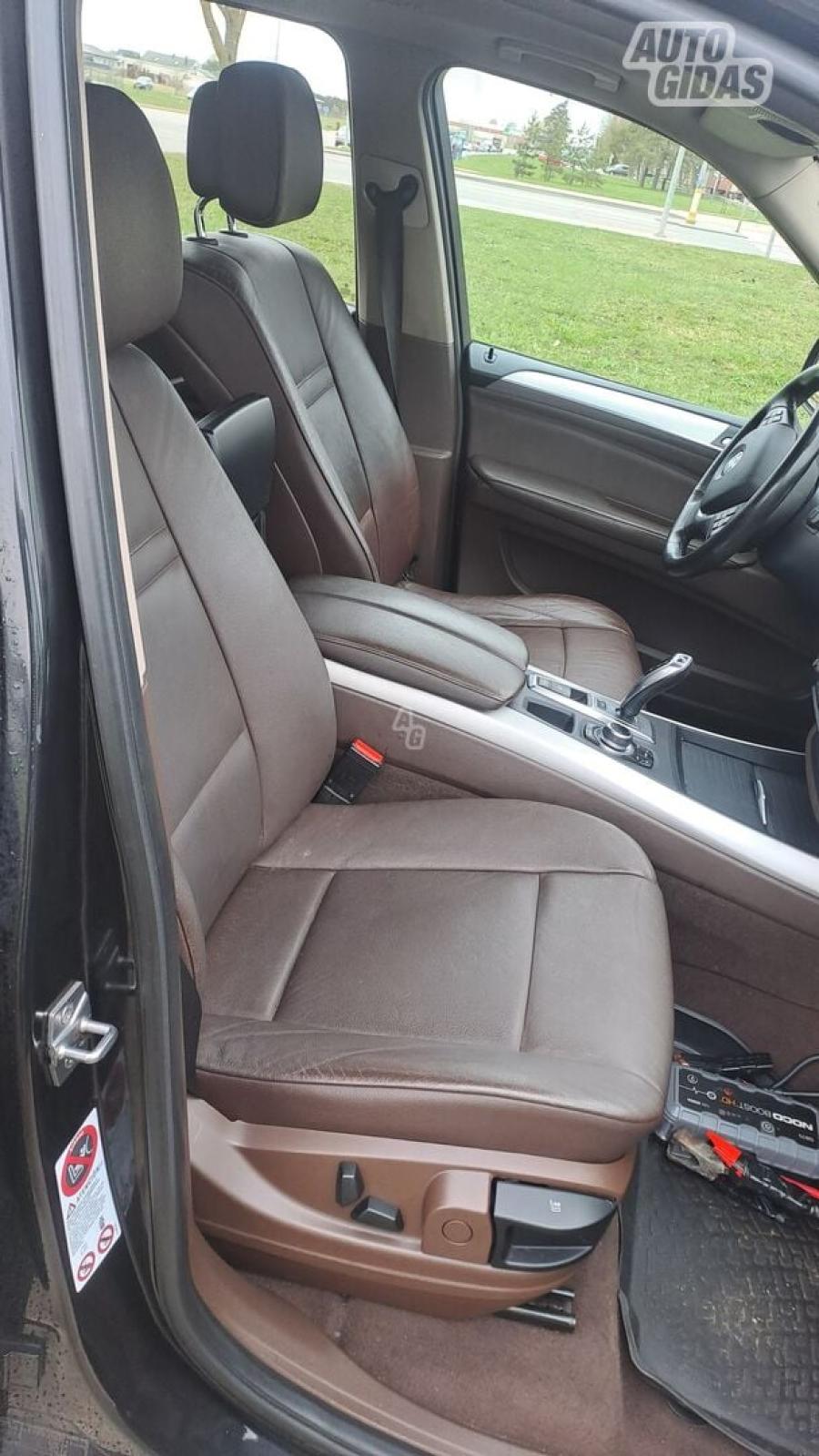 Black BMW X5 2011 in Vilnius, with an engine capacity of 3.00 L and mileage of 322 thousand km for 8500 €, photo 21 on AUTOMOTO.COM.LV